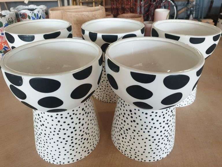 Lot of 5 Large Spotted Black & White Planter Pots - Tullochs Auctions