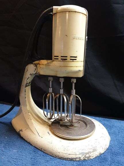 Vintage 1940's General Electric Stand Mixer with Triple Beaters ...