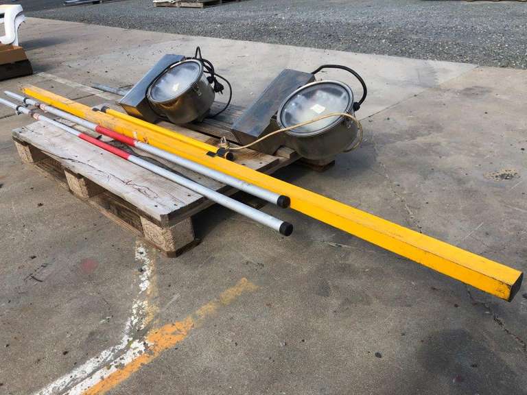 Pallet Wadco Street Lights, Concrete Level Bar & Ext Poles - TVAA Pty ...