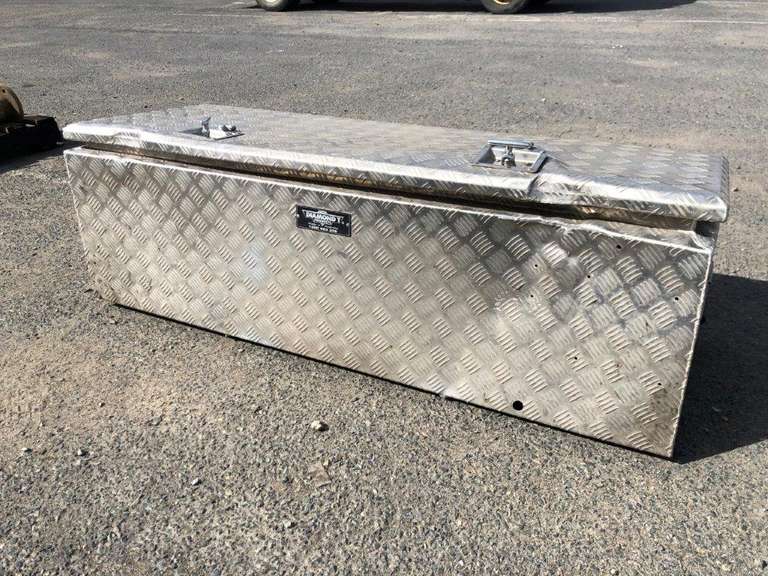 Diamond T Toolbox (slight damage) - TVAA Pty Ltd T/A Tomkins Valuers ...