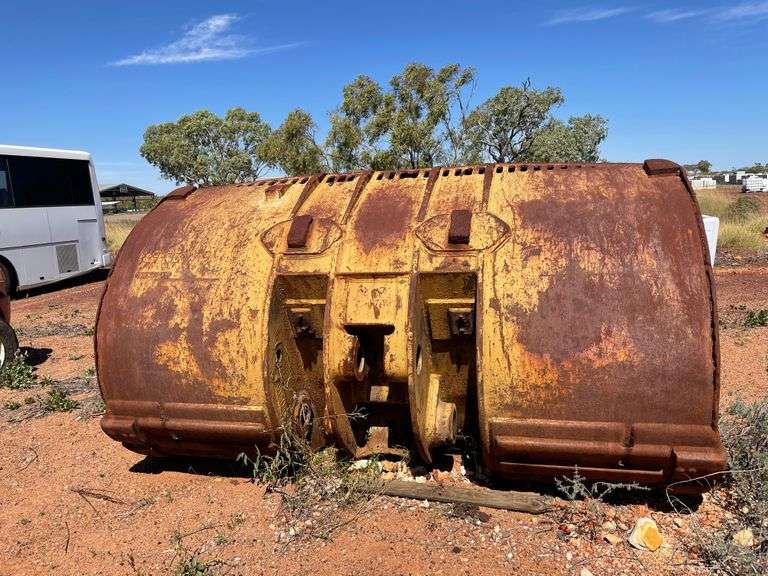 Caterpillar R2900 Loader Bucket - TVAA Pty Ltd T/A Tomkins Valuers ...