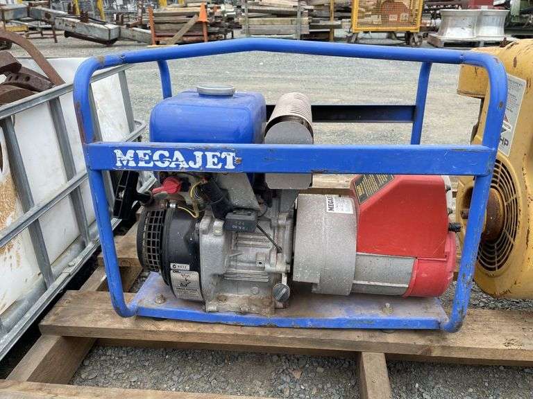10HP Briggs & Stratton 4cyl Engine and Megajet 2.2kva Generator - TVAA ...