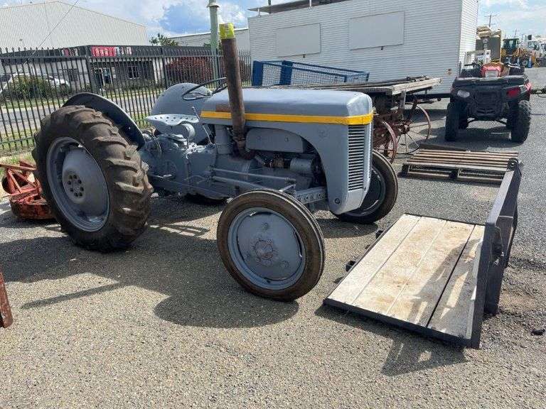Massey Ferguson TE20 Tractor, Mulching Slasher and Carryall - TVAA Pty ...