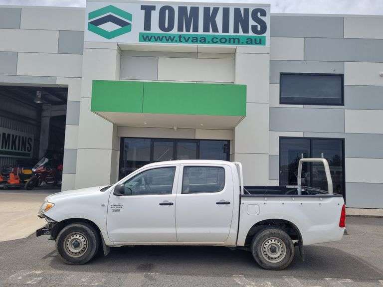 2006 Toyota Hilux Workmate Dual Cab - TVAA Pty Ltd T/A Tomkins Valuers ...