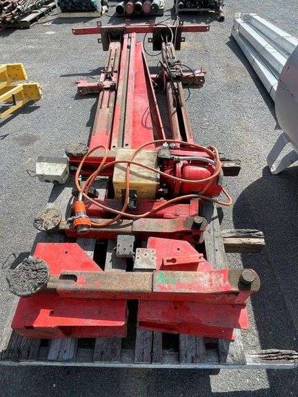 Molnar Two Post Hoist - TVAA Pty Ltd T/A Tomkins Valuers & Auctioneers