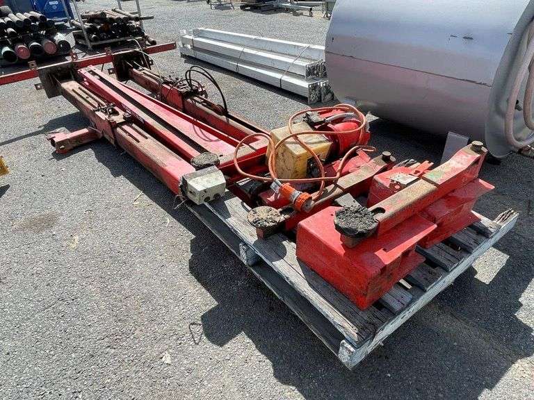 Molnar Two Post Hoist - TVAA Pty Ltd T/A Tomkins Valuers & Auctioneers