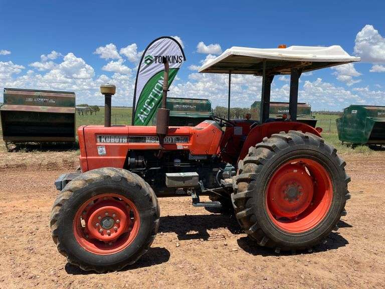 Kubota M8030DT Tractor - TVAA Pty Ltd T/A Tomkins Valuers & Auctioneers