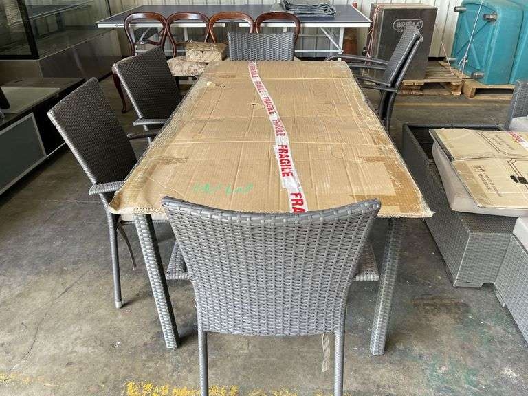 6 Seater Outdoor Dining Table - TVAA Pty Ltd T/A Tomkins Valuers ...