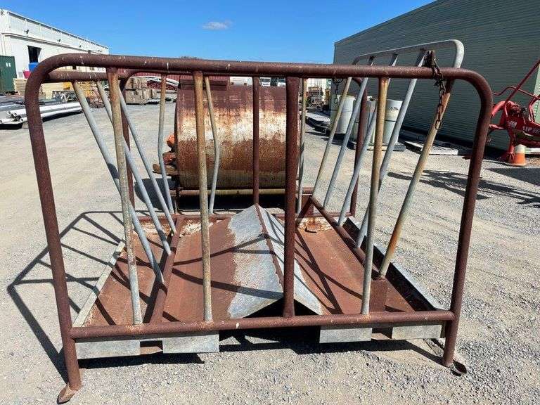 Round Bale Hay Rack - TVAA Pty Ltd T/A Tomkins Valuers & Auctioneers