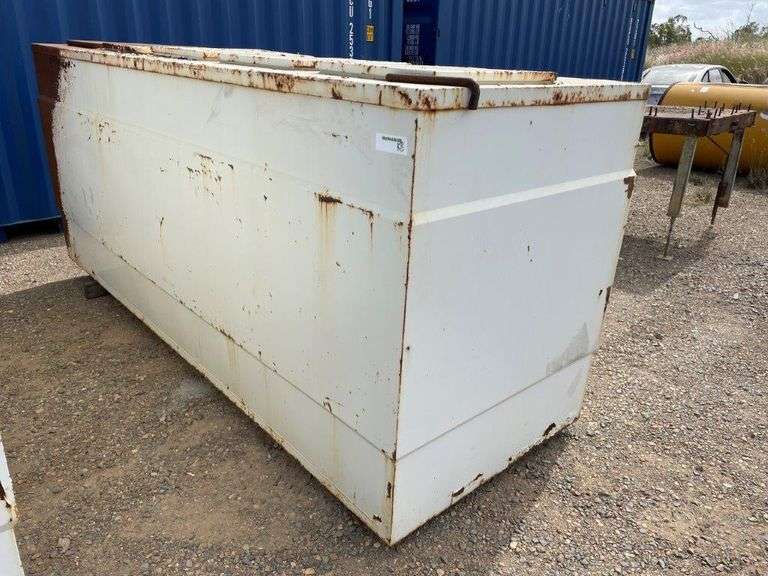 2000L Oil Tank - TVAA Pty Ltd T/A Tomkins Valuers & Auctioneers