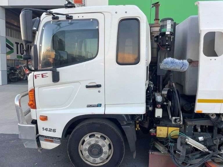 2016 Hino FE500 Dual Steer Scarab Merlin Sweeper Truck - TVAA Pty Ltd T ...