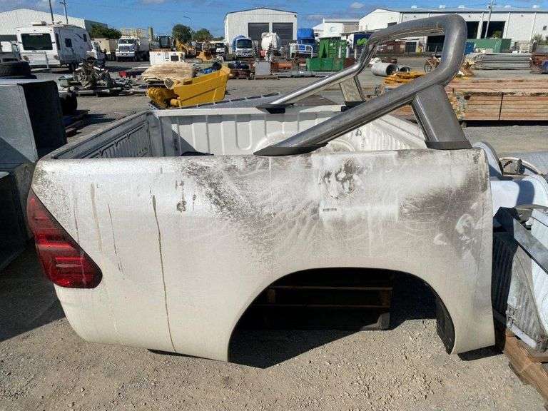 Toyota Hilux SR5 Utility Back - TVAA Pty Ltd T/A Tomkins Valuers ...