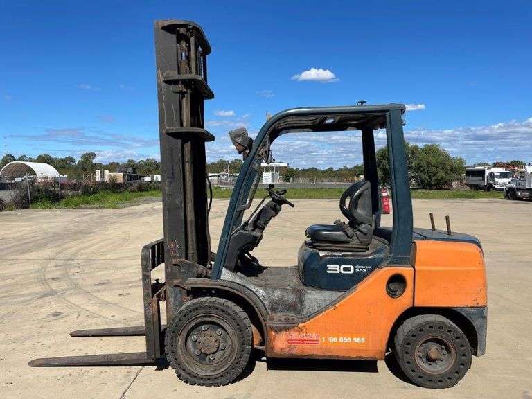 Toyota 62-8FD30 Forklift - TVAA Pty Ltd T/A Tomkins Valuers & Auctioneers