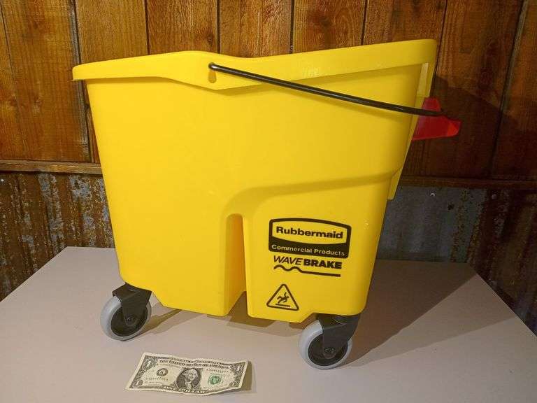 NEW Rubbermaid Commercial Products WaveBrake mop bucket on casters ...