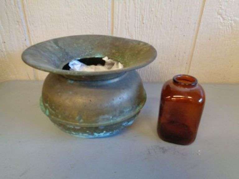 Spittoon and Snuff Jar. ( 1C) - Texas Online Auction House