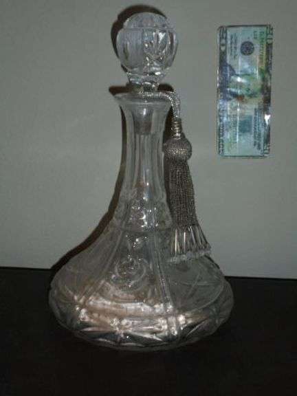 Fancy Decanter w/ bath salt inside. - Texas Online Auction House