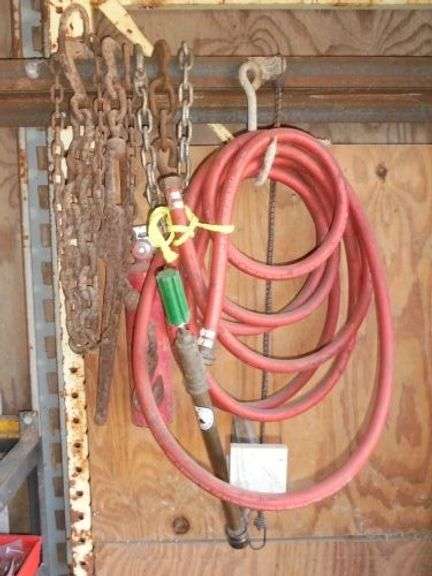 Red hose and small chains as shown in picture. - Texas Online Auction House