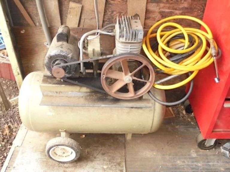 Working SEARS air compressor and hose. - Texas Online Auction House