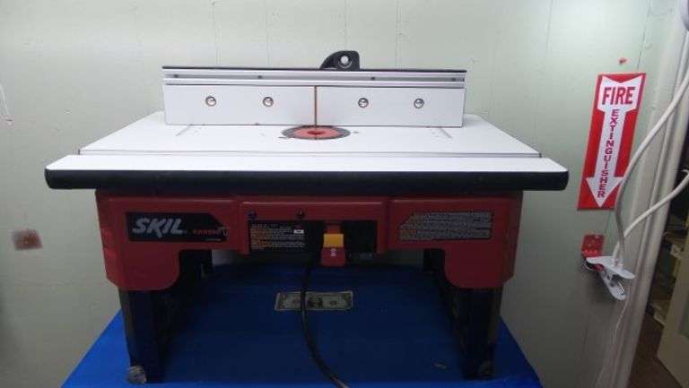 NICE Skil Router Table! Model #RAS900 Includes A LOT of attachments ...