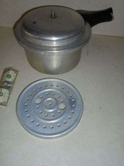 MIRRO-MATIC 4qt Aluminum 257 Pressure Cooker. - Texas Online Auction House