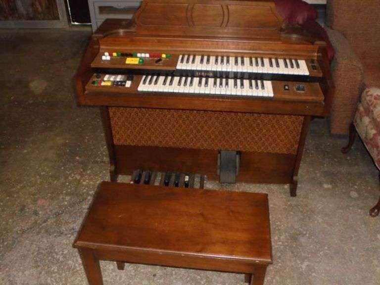 YAMAHA Organ with labled keys and bench. Works! - Texas Online Auction ...