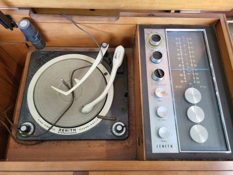 Vintage Zenith Console Stereo and Phonograph. ( see additional photo ...