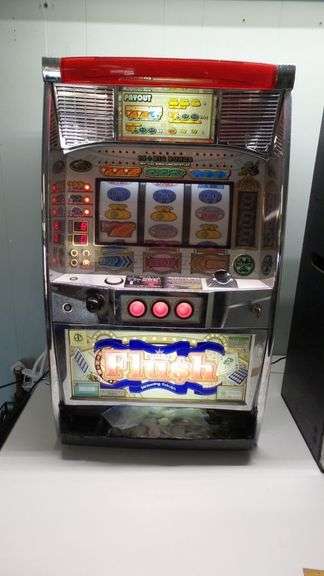 Slot Machine!! Works all the way! Super Fun!! Includes a TON of Tolens ...