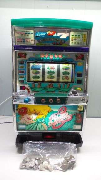 Slot Machine!! Works all the way! Super Fun!! Includes a TON of Tolens ...