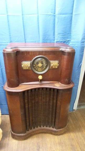 Vintage Early 1940's Zenith Console Floor Radio!! Works! Needs a little ...