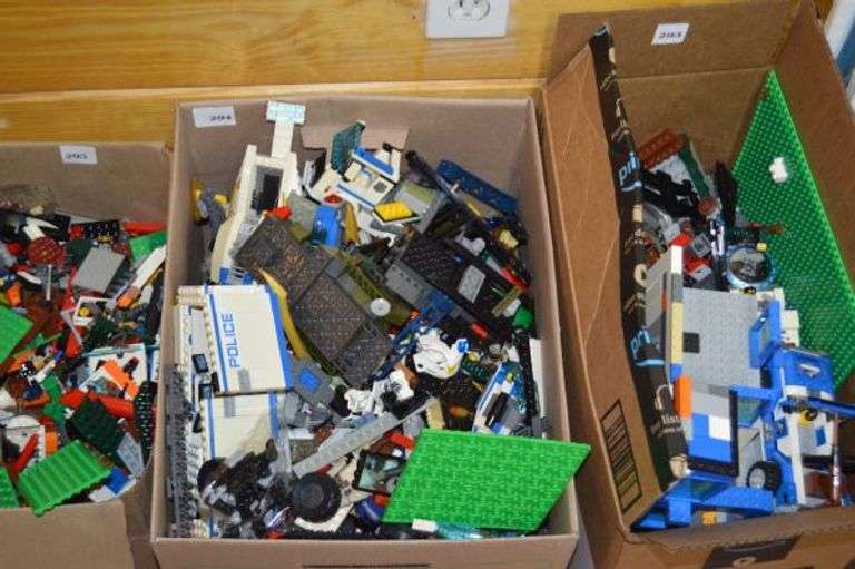 BOX OF LEGOS - Texas Online Auction House