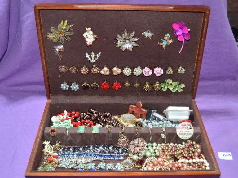 VINTAGE TO MODERN JEWELRY INSIDE OF A PRESTIGE PLATE DURATENE WOODEN ...