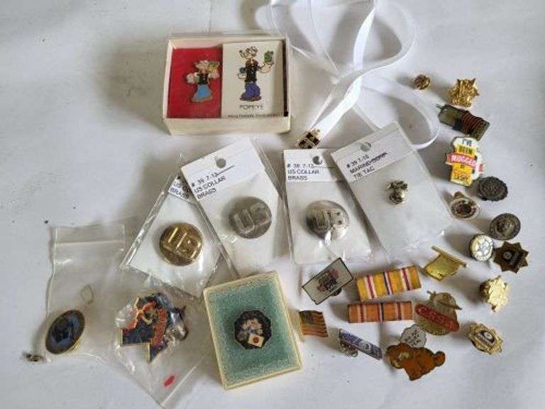 Pins and more. ~ cash only ~. (1C) - Texas Online Auction House