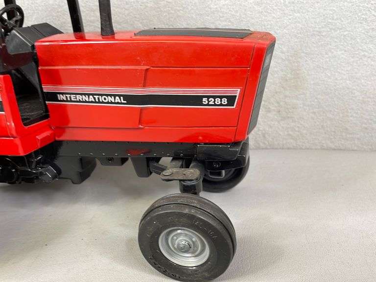 International 5288 Tractor, 1/16 Scale, Ertl - United Edge Real Estate & Auction