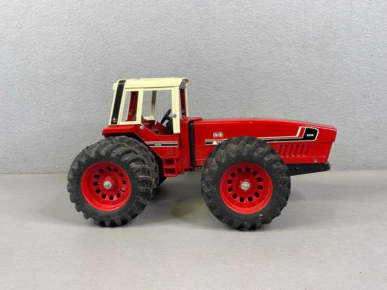 International 3588 2+2 Tractor, 1/16 Scale, Ertl - United Edge Real Estate & Auction