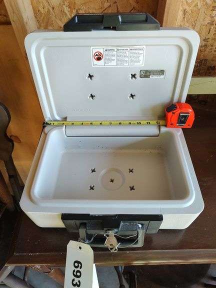 Sentry 1100 Fire Safe w/ Key - United Edge Real Estate & Auction