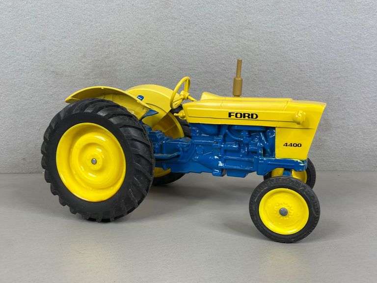 Ford 4400 Tractor, 1/16 Scale, Ertl - United Edge Real Estate & Auction