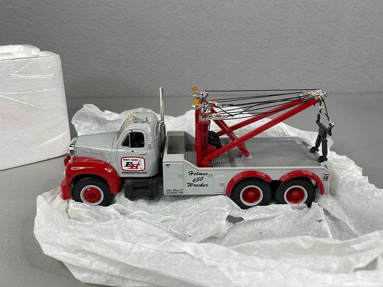 1960 Mack B-61 Tow Truck, 1/34 Scale, First Gear - United Edge Real ...