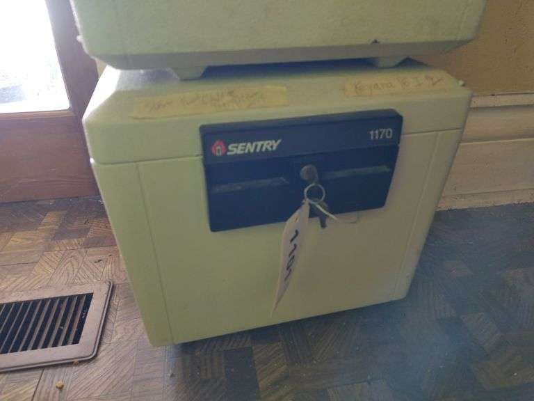 (1) Sentry 1170 Fireproof Safe w/key: 15w x 13t - United Edge Real ...