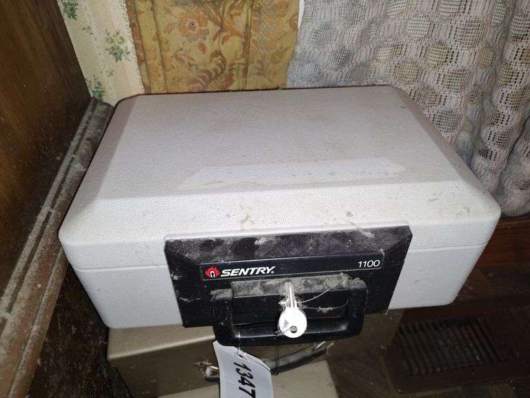 Sentry 1100 Fireproof Safe w/ Key - United Edge Real Estate & Auction