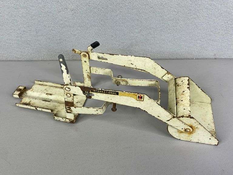 International Front End Loader, 1/16 Scale, Ertl - United Edge Real ...