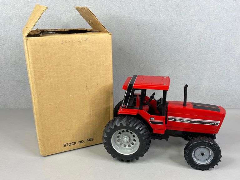 International 5288 Tractor, 1/16 Scale, Ertl - United Edge Real Estate & Auction