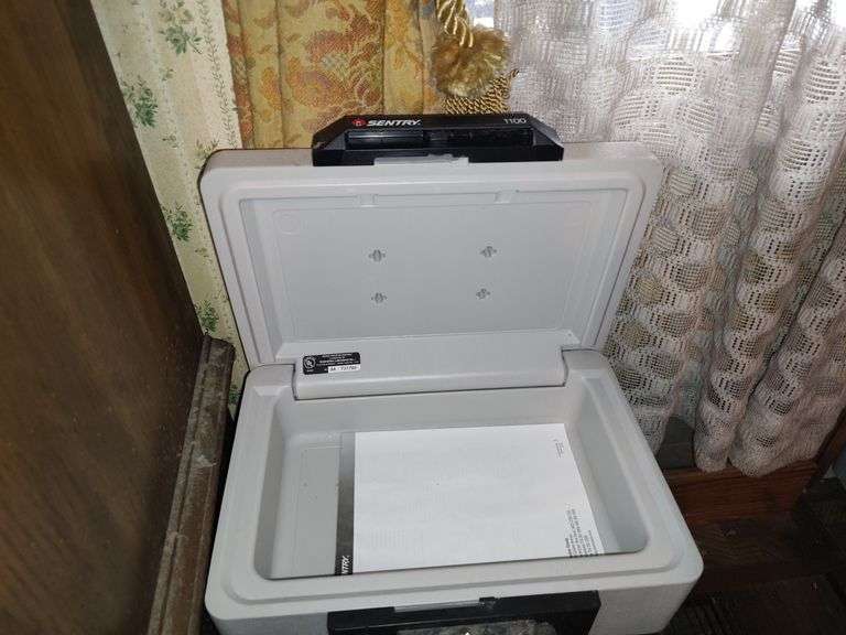 Sentry 1100 Fireproof Safe w/ Key - United Edge Real Estate & Auction