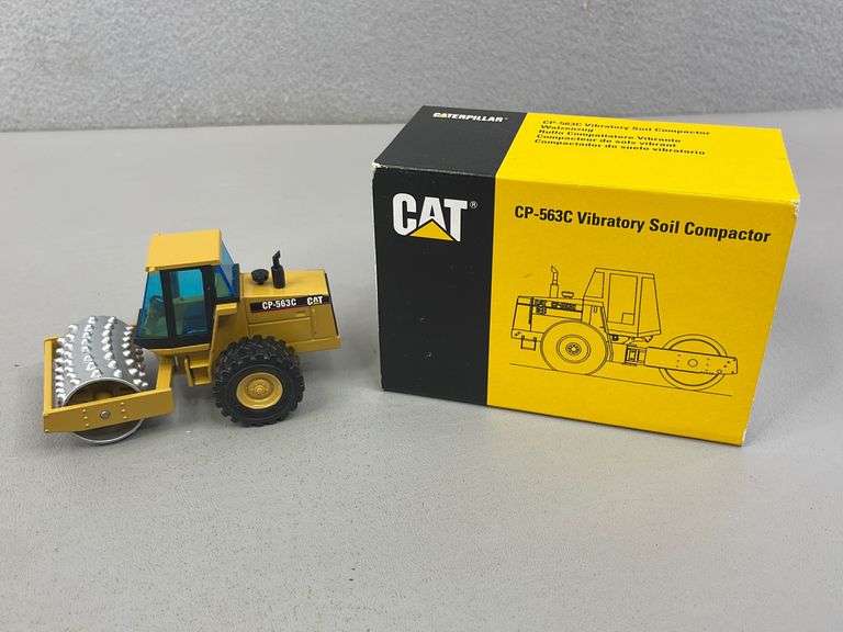 Caterpillar CP-563C Vibratory Soil Compactor, 1/50 Scale - United Edge ...