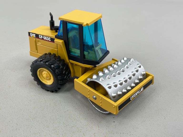 Caterpillar CP-563C Vibratory Soil Compactor, 1/50 Scale - United Edge ...