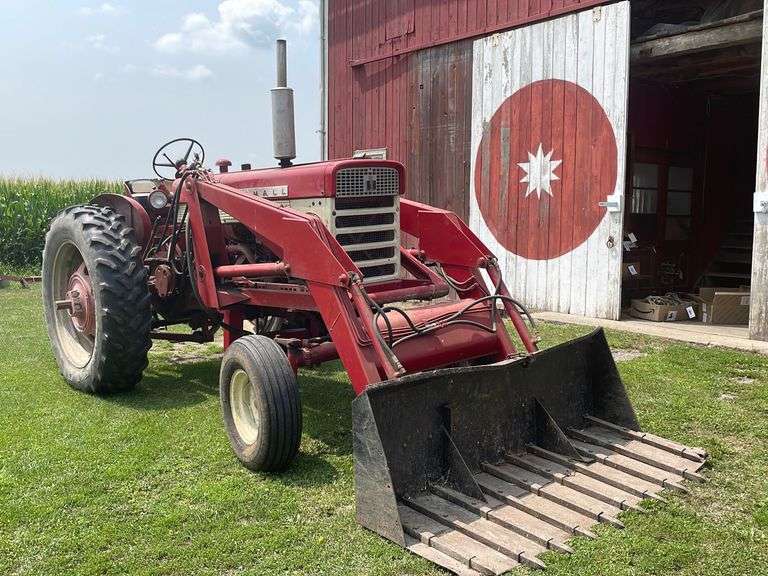 1962 IH McCormick Farmall 560 Tractor, Loader, PTO - United Edge Real ...