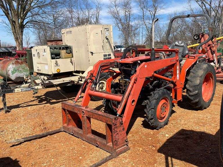 Kubota L2500 4x4 Tractor w/ Loader - Witcher Farms