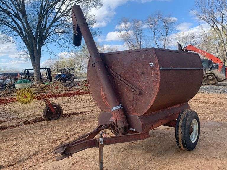 S/A Pull Type Feed Auger Cart - Witcher Farms