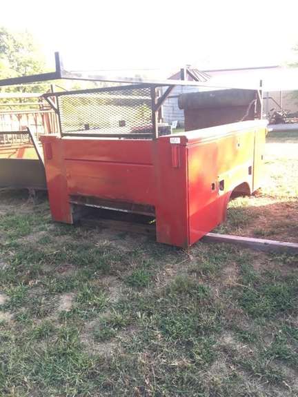 8 ft Reading utility bed with ladder racks - Wolfe Auction & Realty, LLC