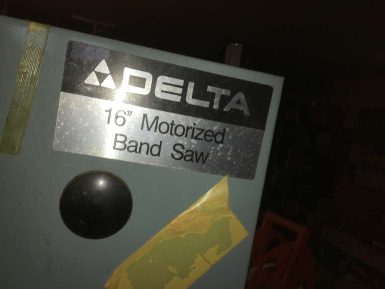 Delta 16" Motorized Band Saw - Wolfe Auction & Realty, LLC