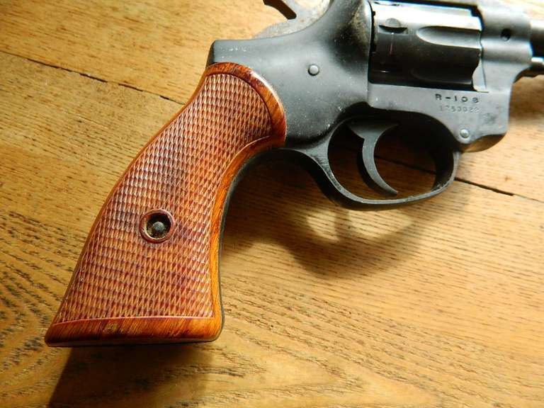 22 Cal - High Standard Mfg. - 9 Shot Revolver -R-106 SN 1753022 ...